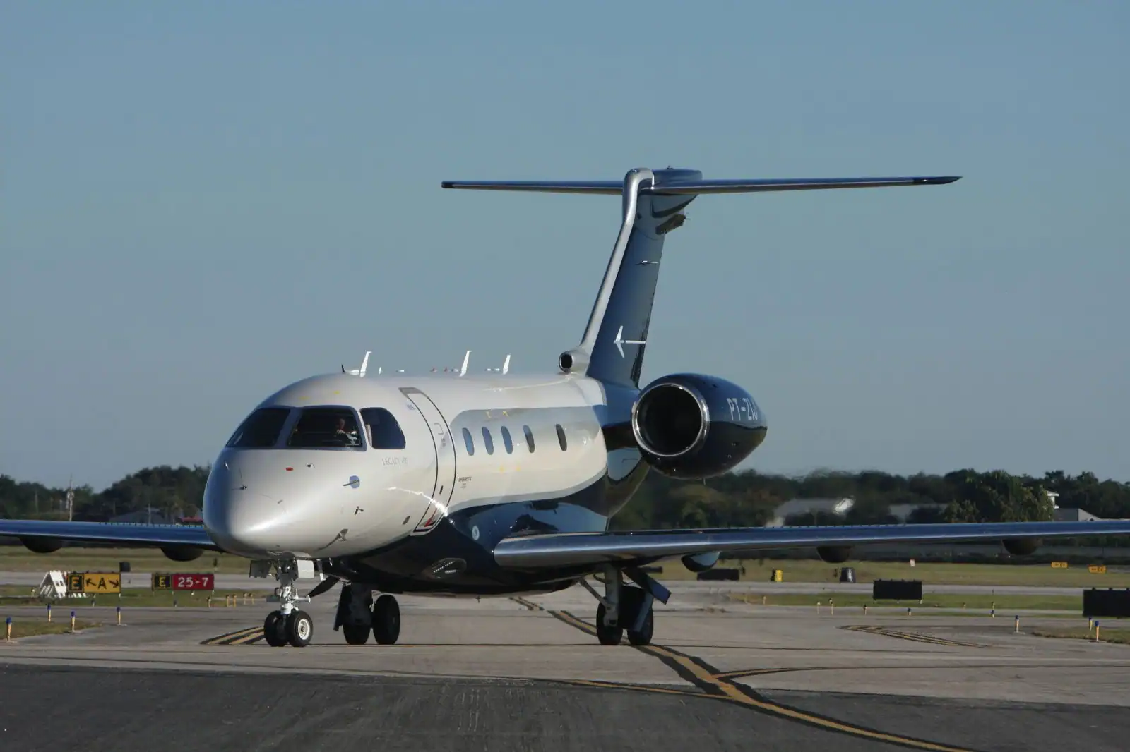 Hire an Embraer Legacy 450 jet | Private Jet Charter